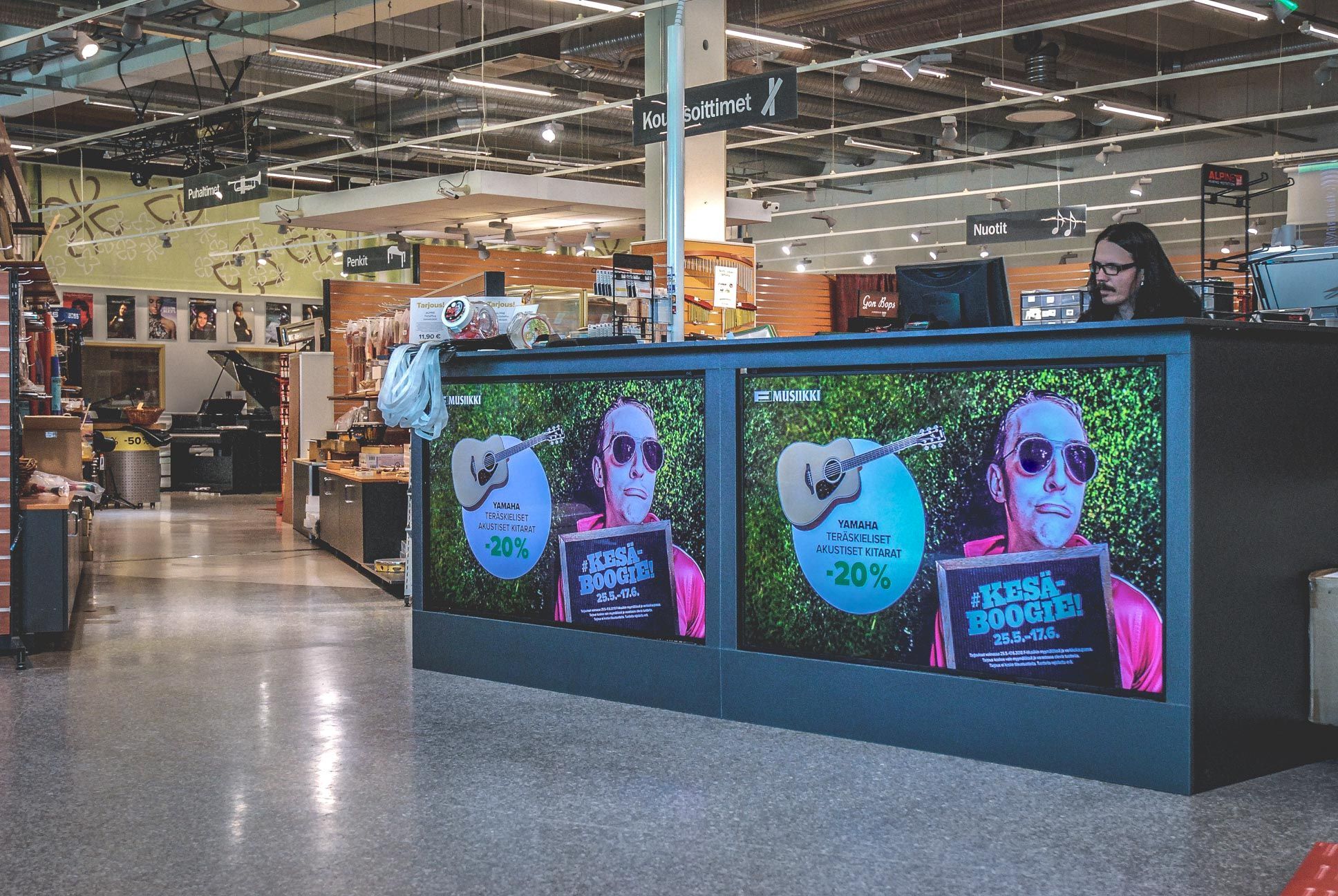 Mainosnäyttö myymälässä - FirstView Digital Signage